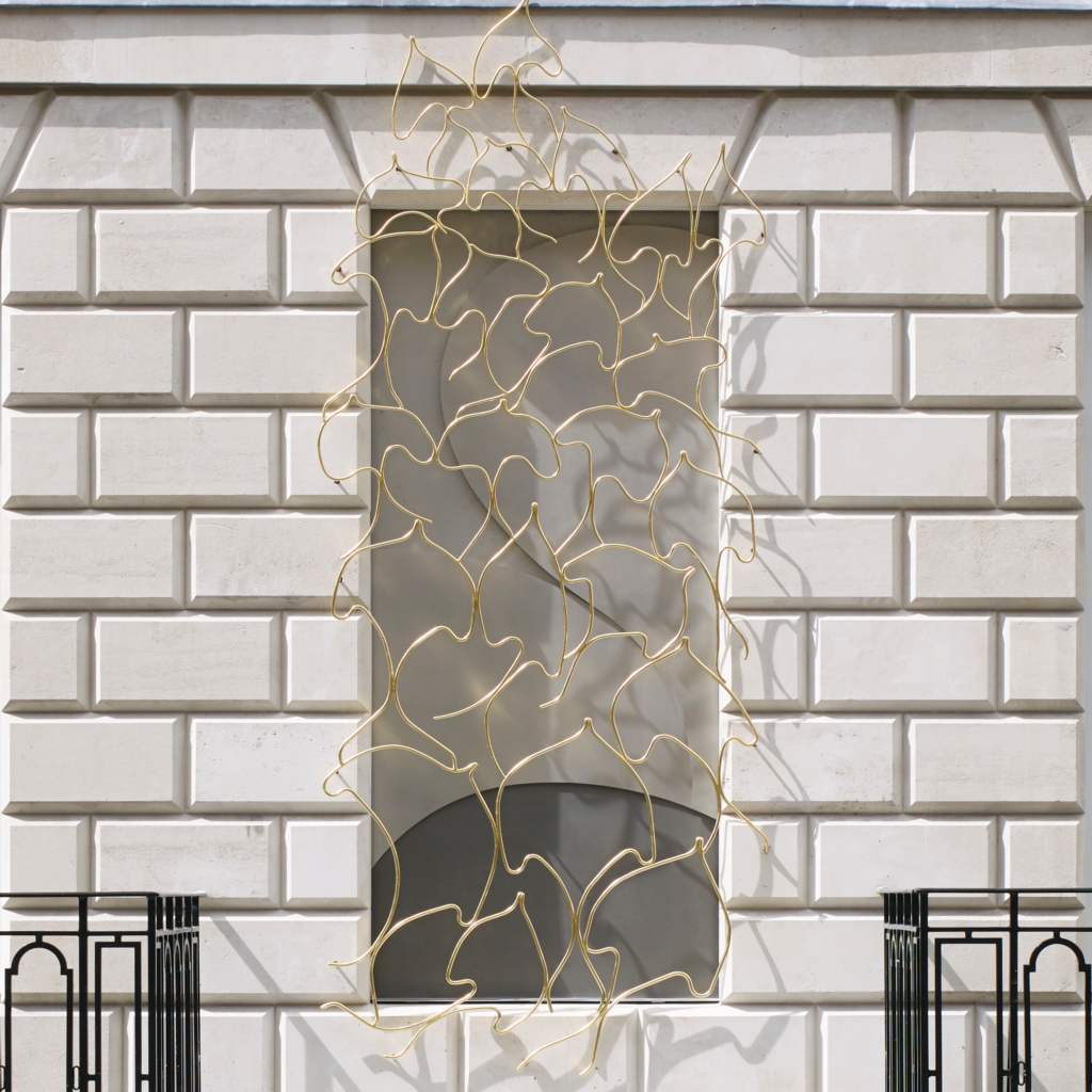 Alison Wilding's 'Swarm': A New Landmark at No.1 Grosvenor Square